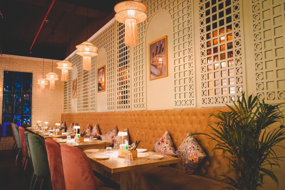 Mumbai’s Blabber Café and Bar evokes European elements and details ...