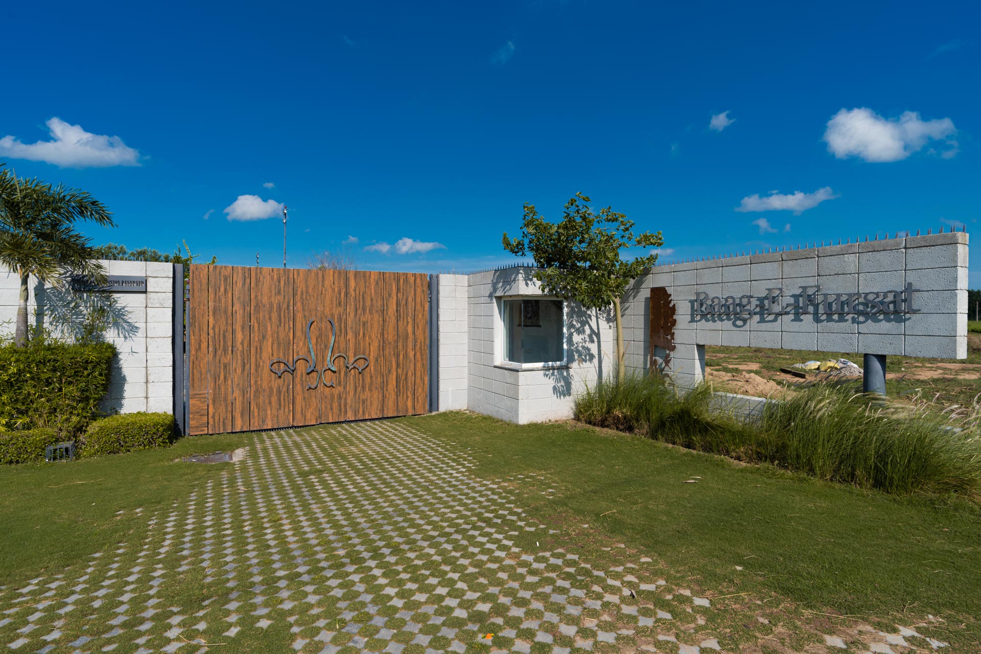 Baag-e-Fursat, an extravagant farmhouse rises from the still ground ...