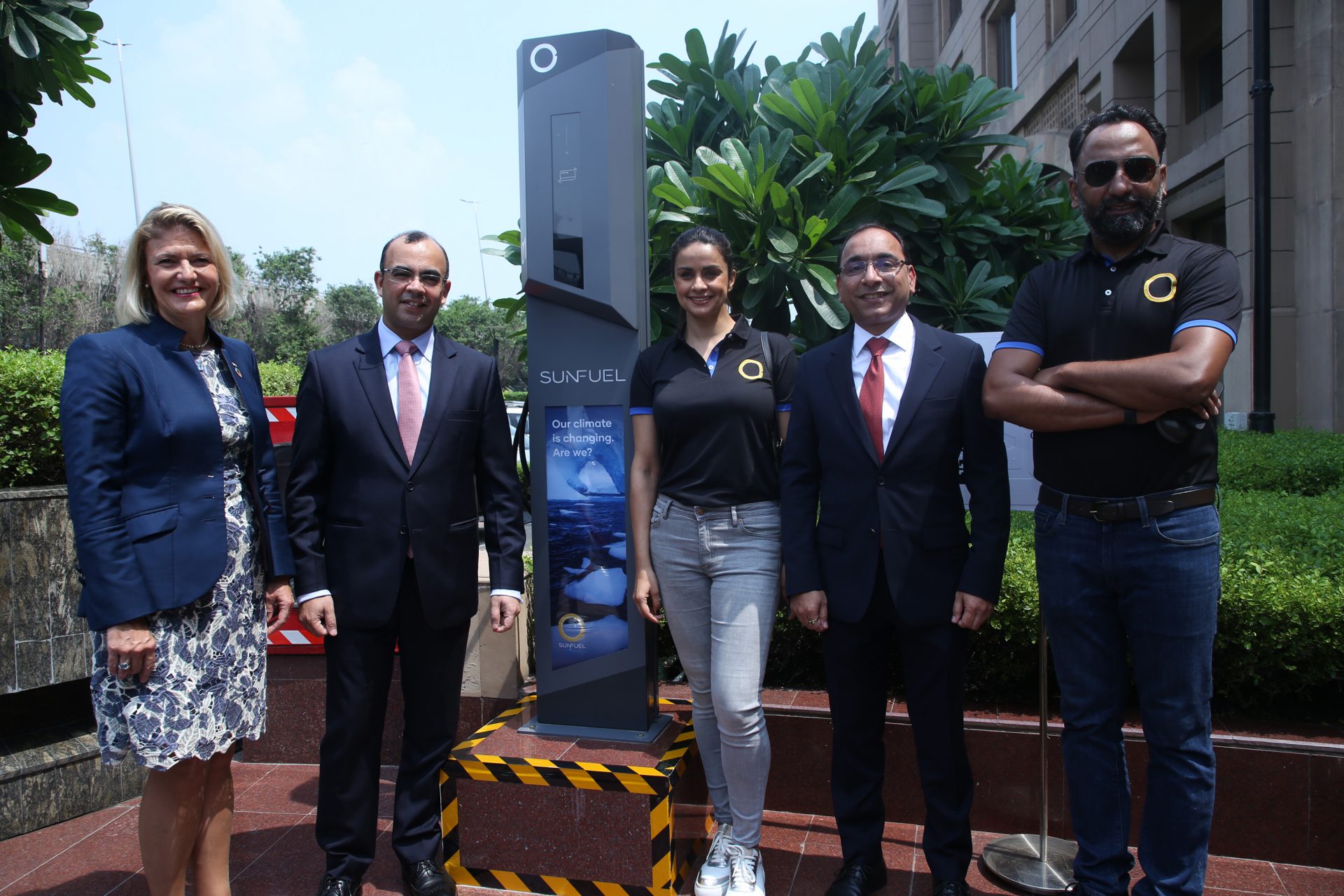 Radisson Hotel Group inaugurates EV charges at the Radisson Blu Plaza ...
