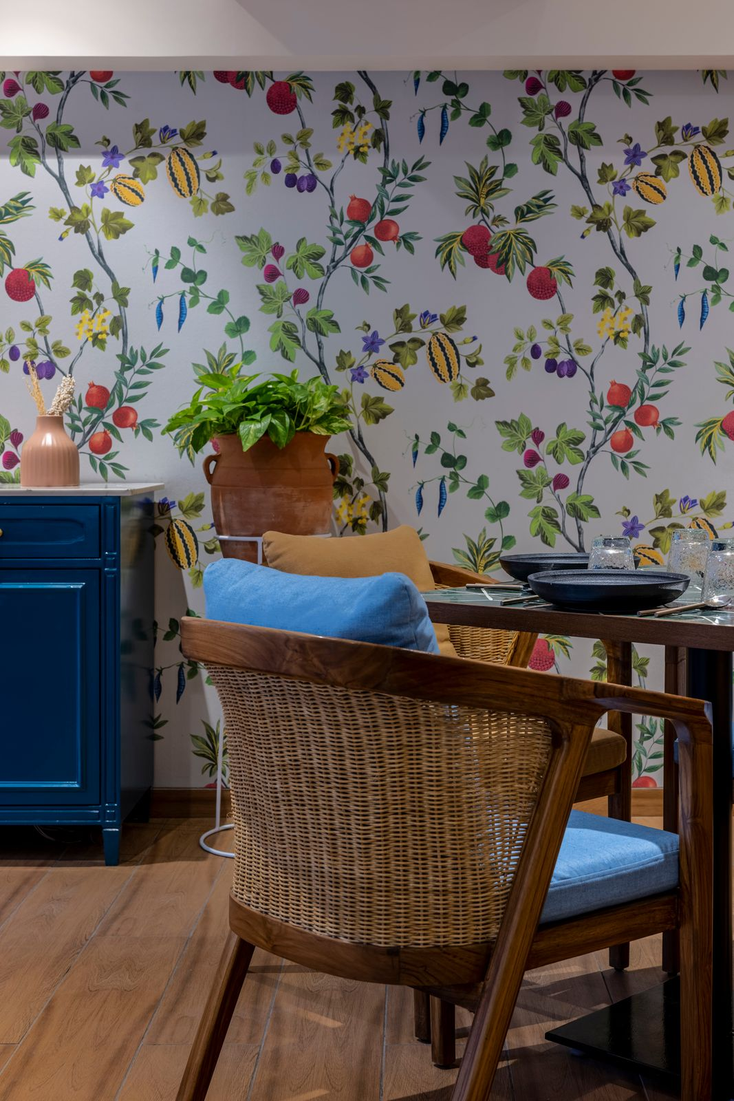 Millo by Minnie Bhatt Design: An eatery dipped in minimalistic décor ...