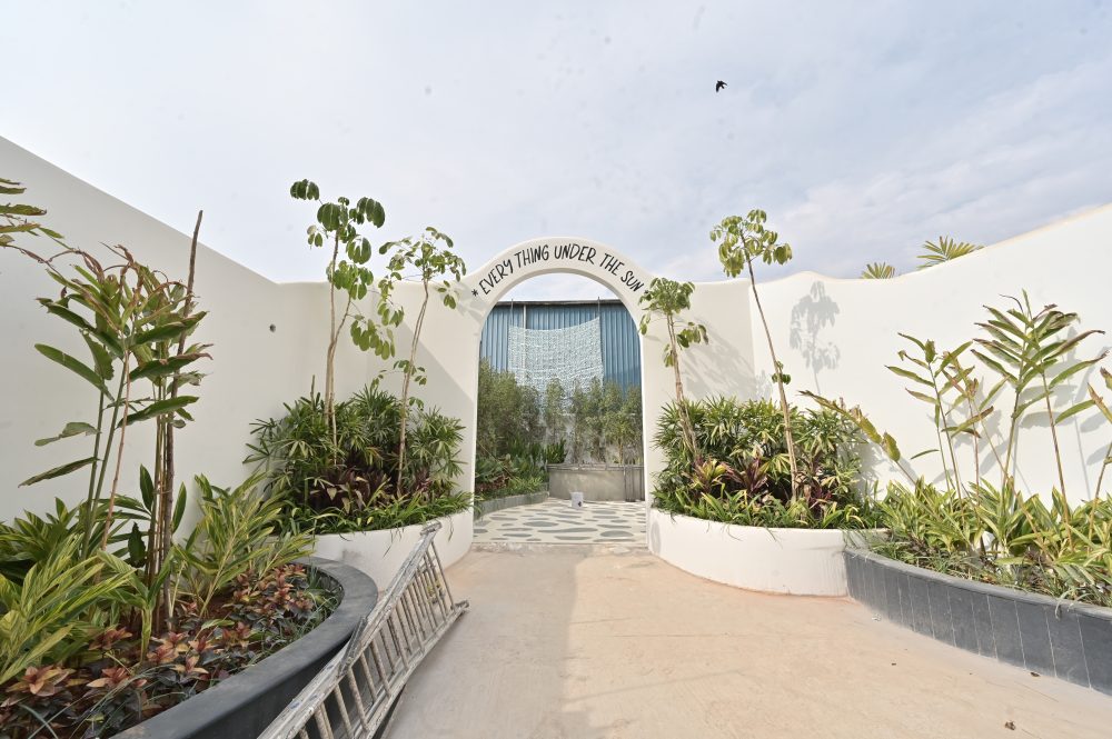 Asia’s largest pub Oia opens its doors to its guests in Bangalore ...