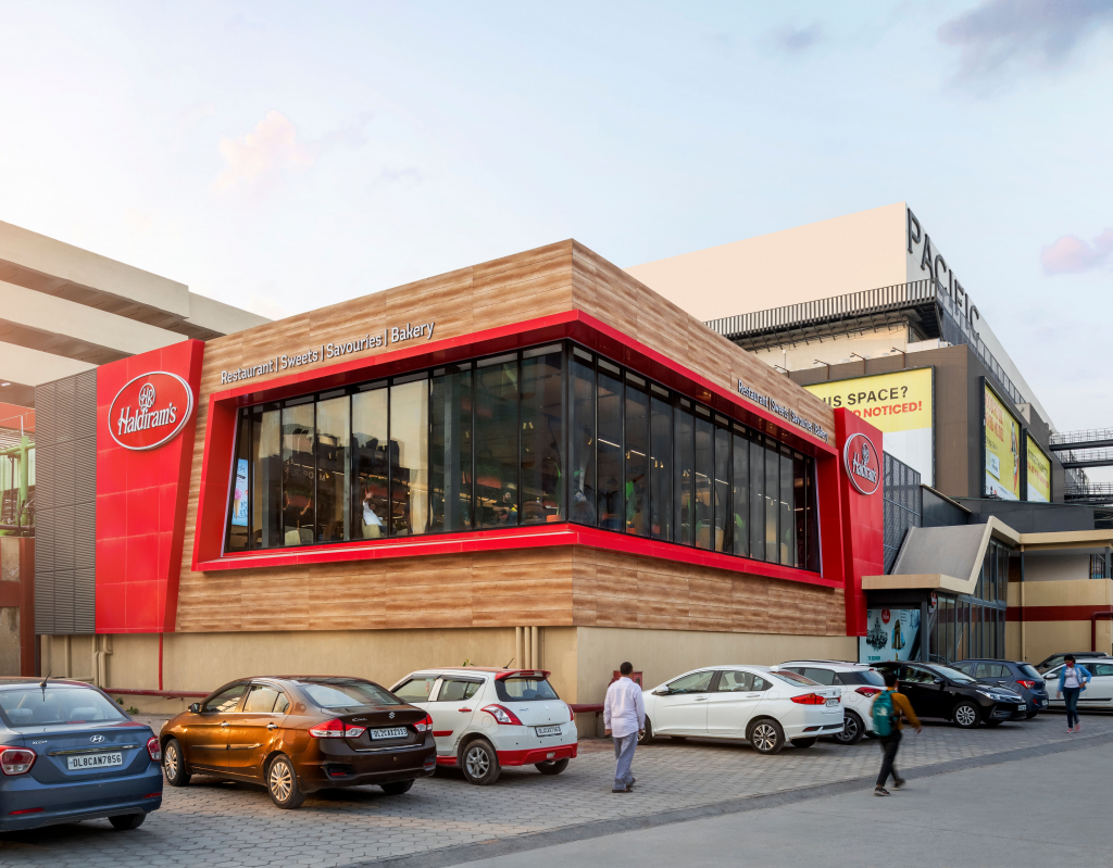 Adapting airport retail design: Haldiram's Delhi store by groupDCA ...